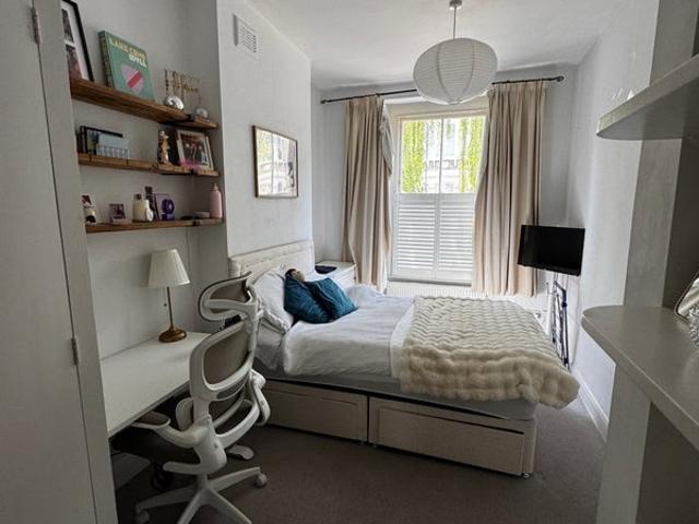 Room at Stockwell Road, Greater London