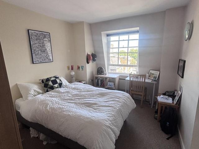 Room at Stoke Newington High Street, Greater London