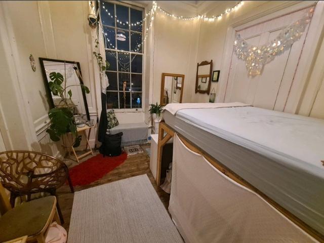 Room at Stoke Newington High Street, Greater London