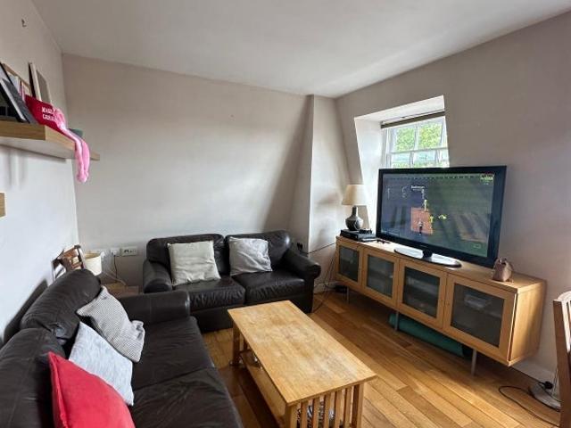 Room at Stoke Newington High Street, Greater London