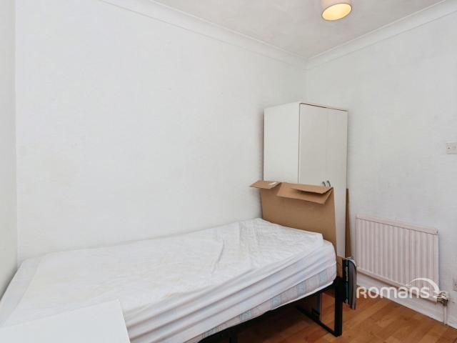Room at Stoke Hills, Waverley