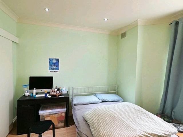 Room at Stowe Road, Greater London