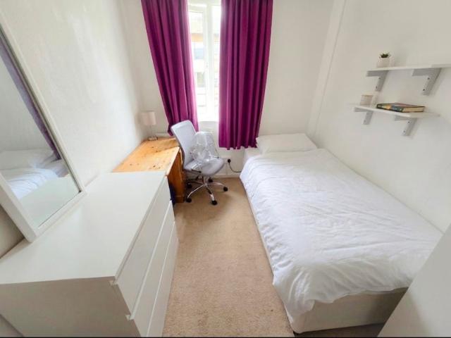 Room at Stroud Crescent, Greater London