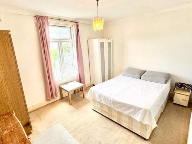 Room at Stroud Road, Greater London
