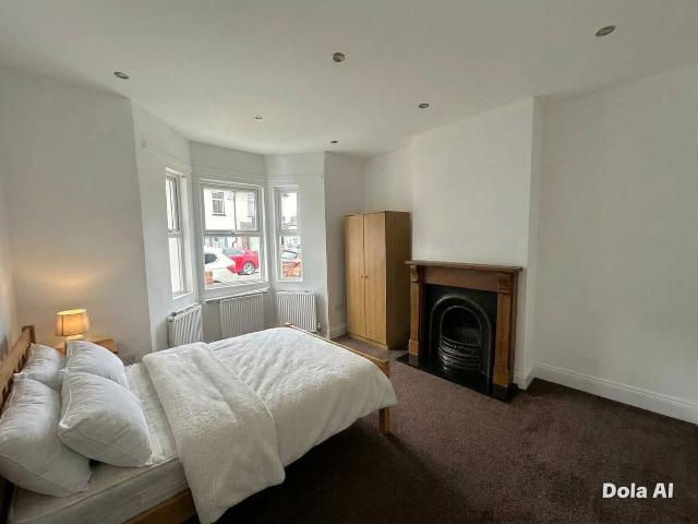 Room at Stroud Road, Greater London