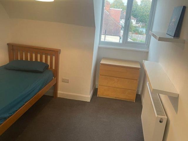 Room at Stratford Road, Shirley