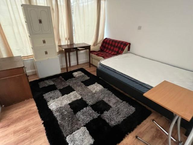 Room at Strattondale Street, Greater London