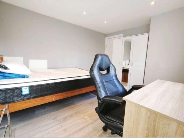 Room at Strattondale Street, Greater London