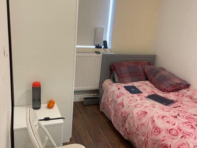 Room at Strattondale Street, Greater London