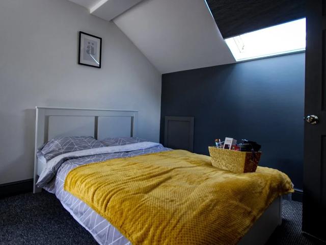Room at Strawberry Hill, Salford