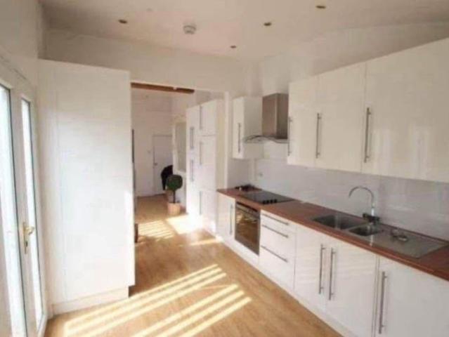 Room at Strawberry Vale, Greater London