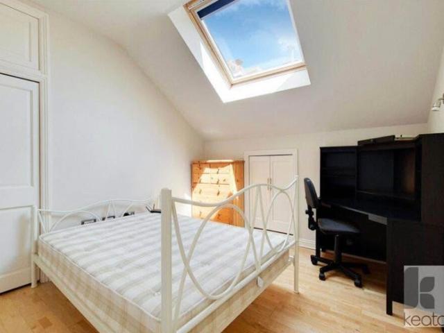 Room at Strafford Street, Greater London
