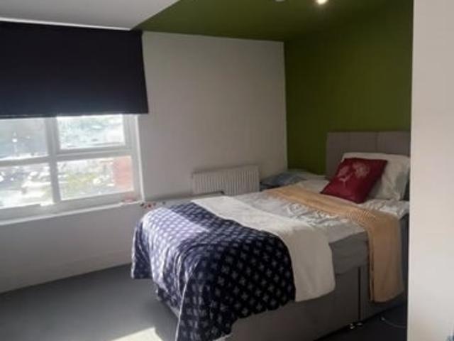 Room at Straits Parade, Bristol