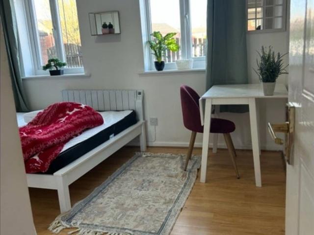 Room at Stretford Road, Manchester