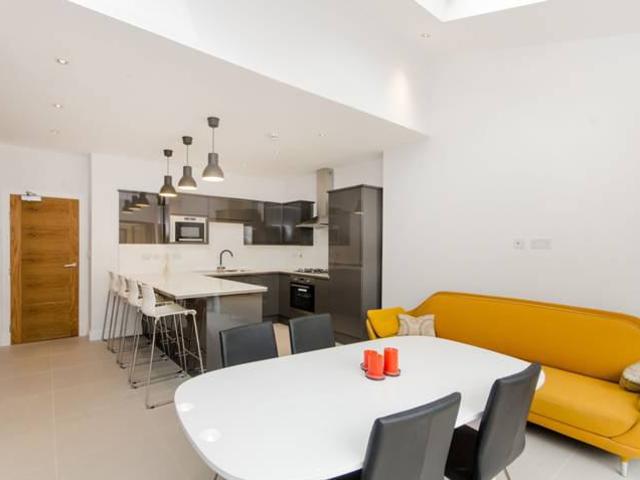 Room at Streatham Vale, Greater London