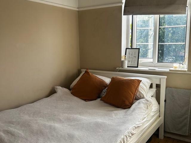 Room at Streatham Vale, Greater London