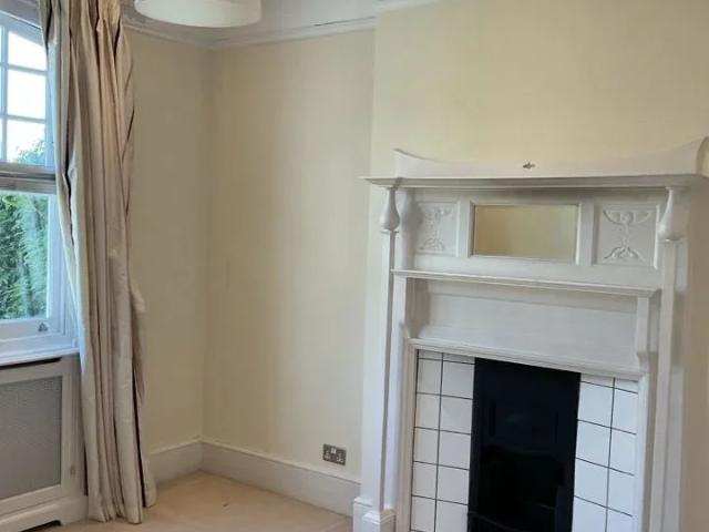 Room at Streatham Common South, Greater London