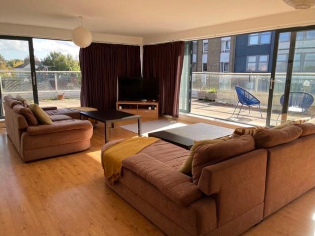 Room at Streatham High Road, Greater London