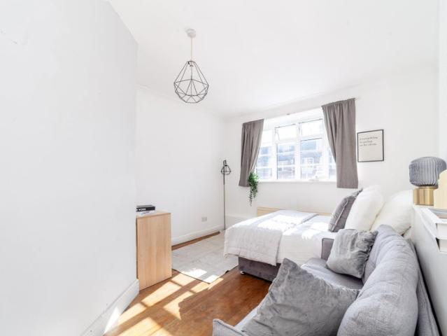 Room at Streatham High Road, Greater London