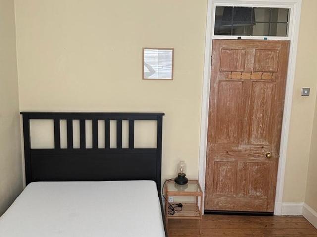 Room at Streatham High Road, Greater London