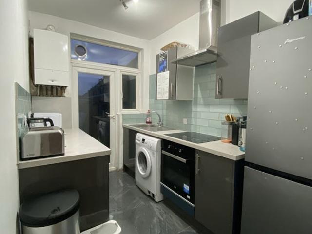 Room at Streatham Road, Greater London