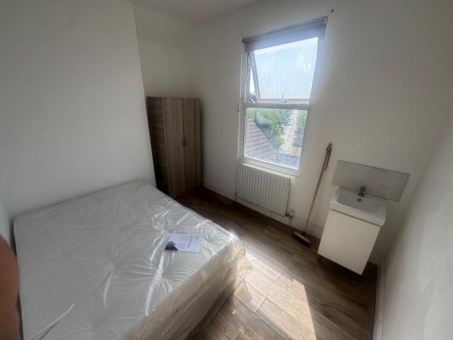 Room at Streatham Road, Greater London
