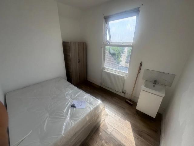 Room at Streatham Road, Greater London