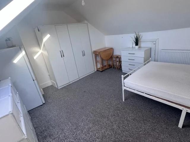 Room at Streatham Road, Greater London