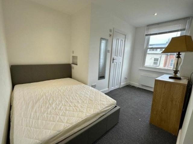 Room at Street Lane, Leeds