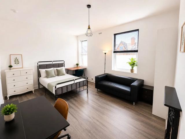 Room at Strensham Road, Birmingham