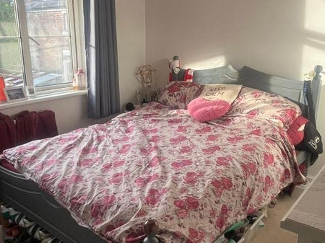 Room at Strickland Row, Greater London