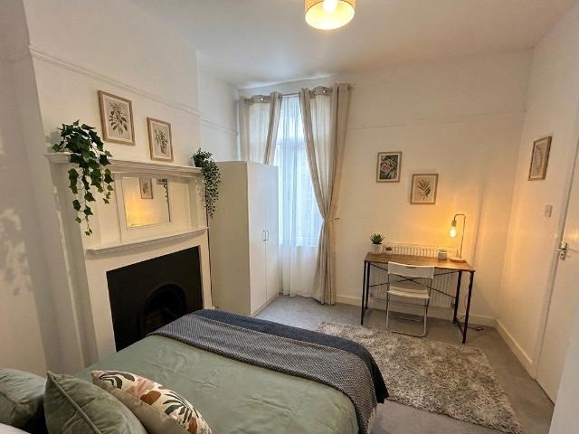 Room at Strutton Ground, City of Westminster