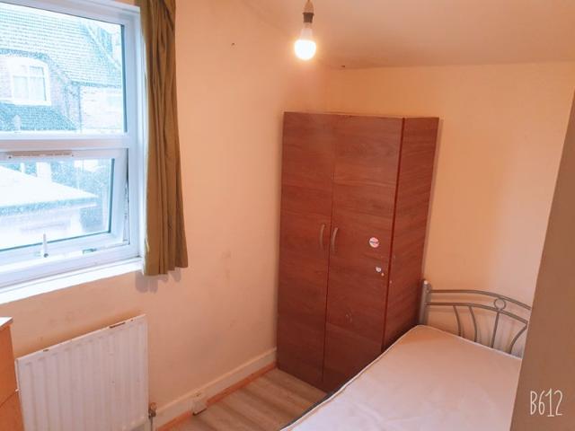 Room at Studley Road, Greater London
