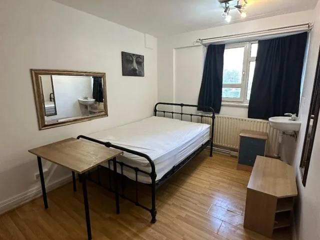 Room at Studley Road, Greater London