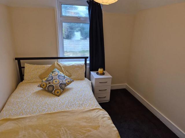 Room at Sturry Road, Canterbury