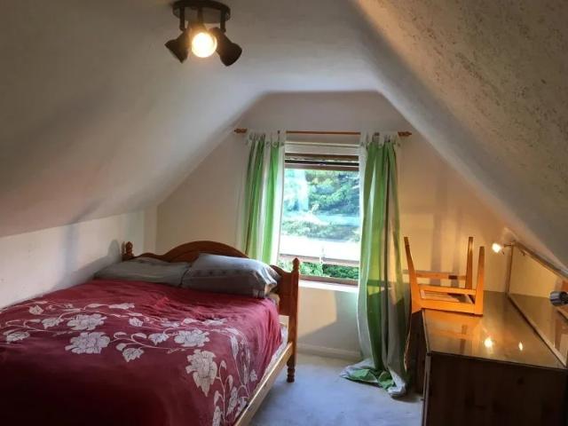 Room at Sugden Road, Elmbridge