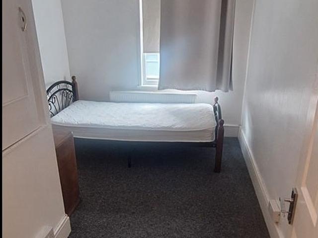 Room at Suffolk Road, Greater London