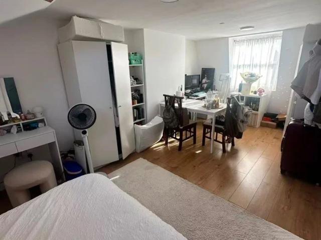 Room at Sulgrave Road, Greater London