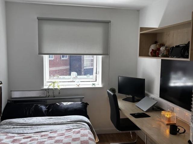 Room at Summer Lane, Birmingham