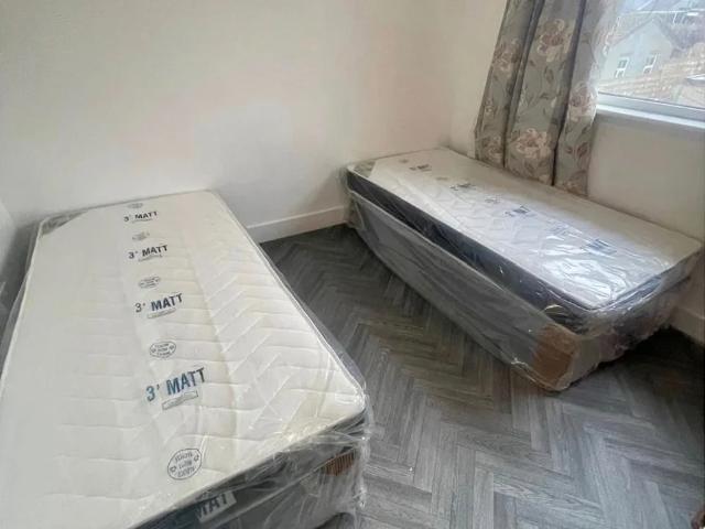 Room at Summerfield Road, Luton