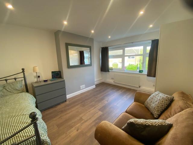 Room at Summerley Street, Greater London