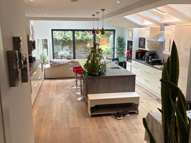 Room at Summerley Street, Greater London
