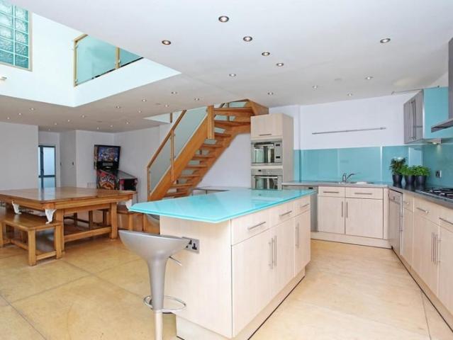 Room at Summerley Street, Greater London