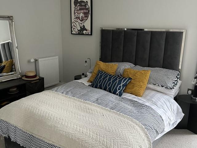 Room at Summerstown, Greater London