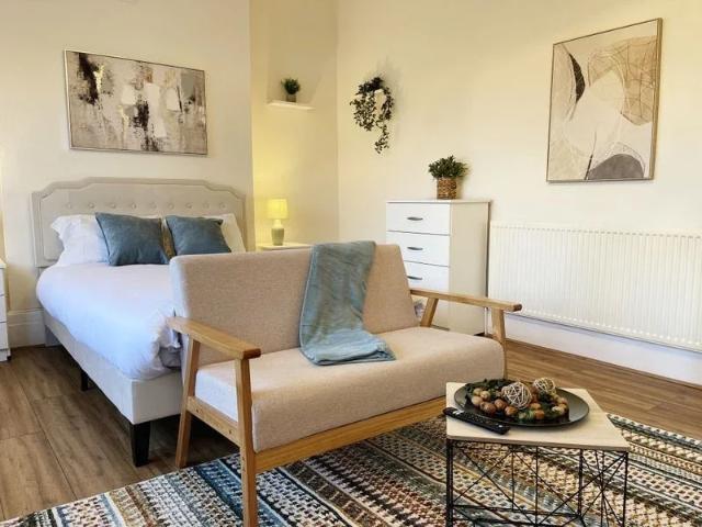 Room at Sumatra Road, Greater London