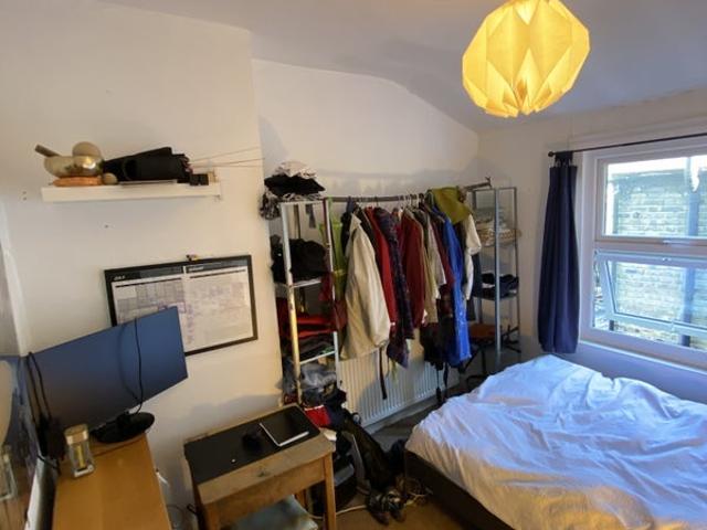 Room at Sunnydene Street, Greater London