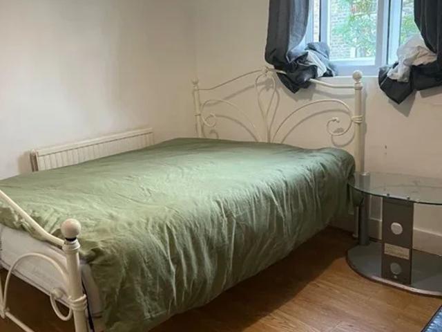 Room at Sunnyside Road North, Greater London