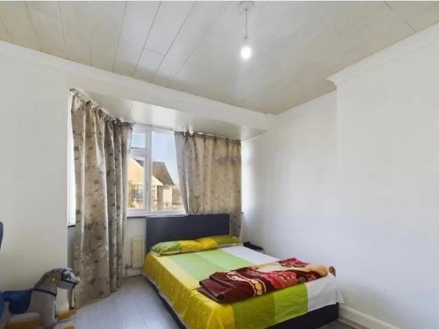 Room at Sunningdale Avenue, Greater London