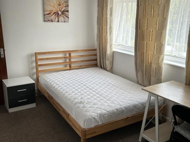Room at Sunrise Avenue, Chelmsford