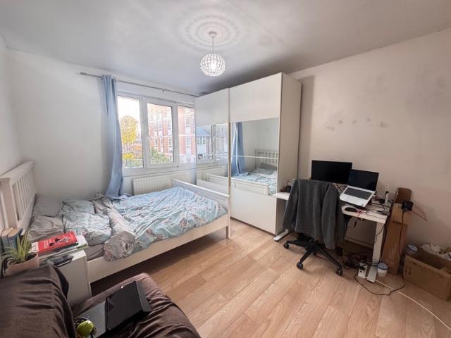 Room at Susannah Street, Greater London